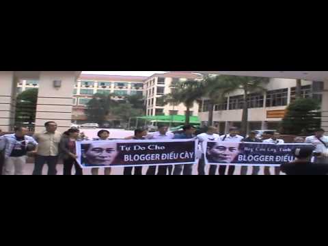 Protest at Ministry of Public Security support for Blogger Dieu Cay.