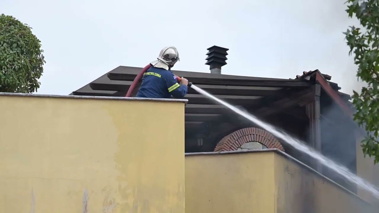 Συναγερμός στο Φρούριο της Λάρισας για φωτιά σε κατάστημα εστίασης ...