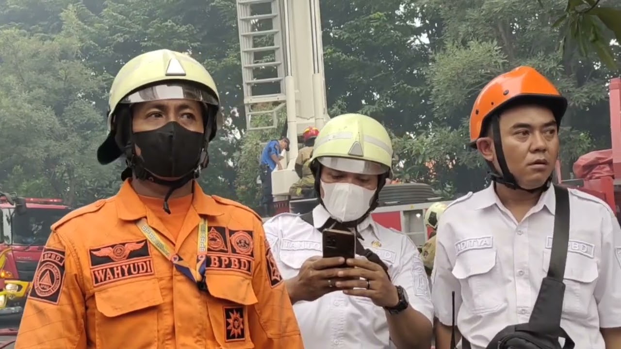 Apotek Kimia Farma Diponegoro Terbakar