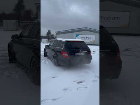 REAL V8 revs from a Mercedes C63 s204 #c63 #v8 #sound