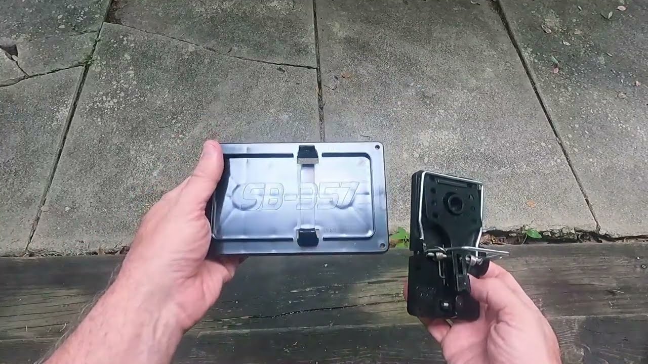 SB 357 Magnetic snap trap base from WCS