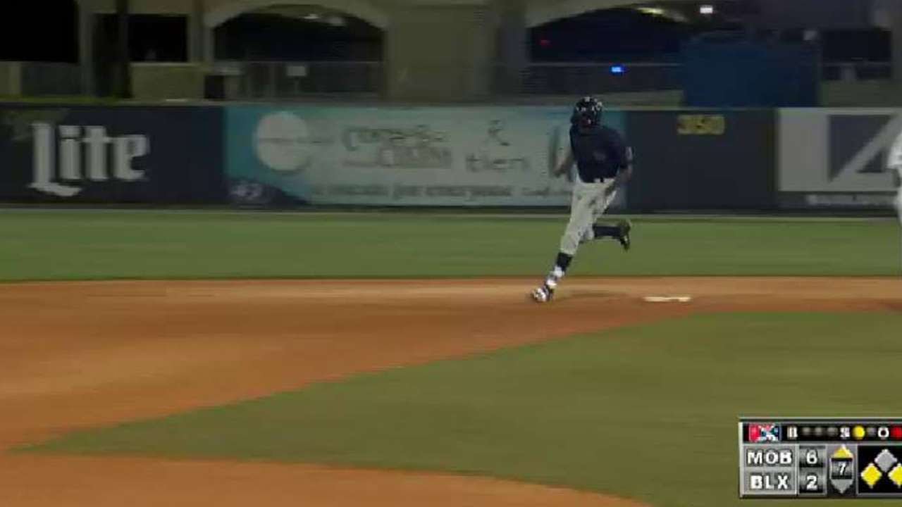The 'Bears' Gabriel Guerrero homers a second time
