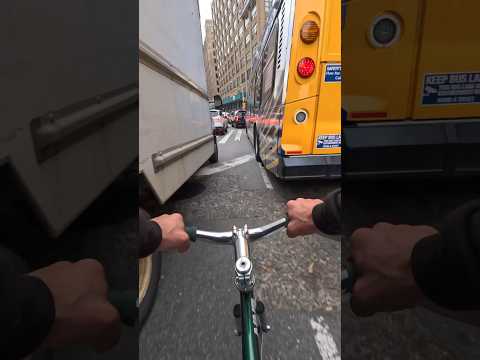 Cyclist Vs New York Traffic #fixedgear