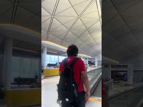 Full tour of the sky bridge at Hong Kong international airport