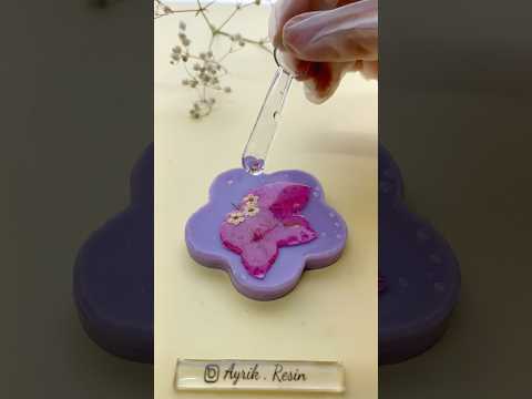 Make the trendiest resin earrings with flower petals #art #resin #flowers #craft #jewellery #artist