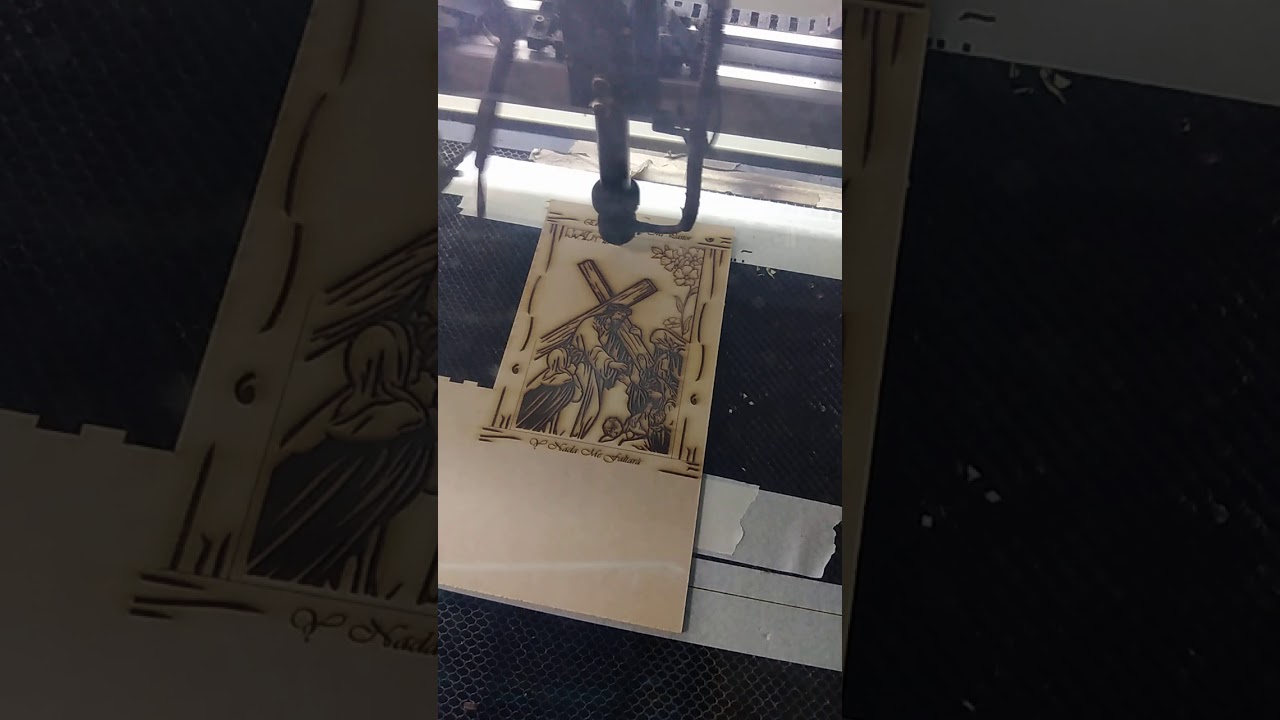 Cuadro de Jesús grabado con laser