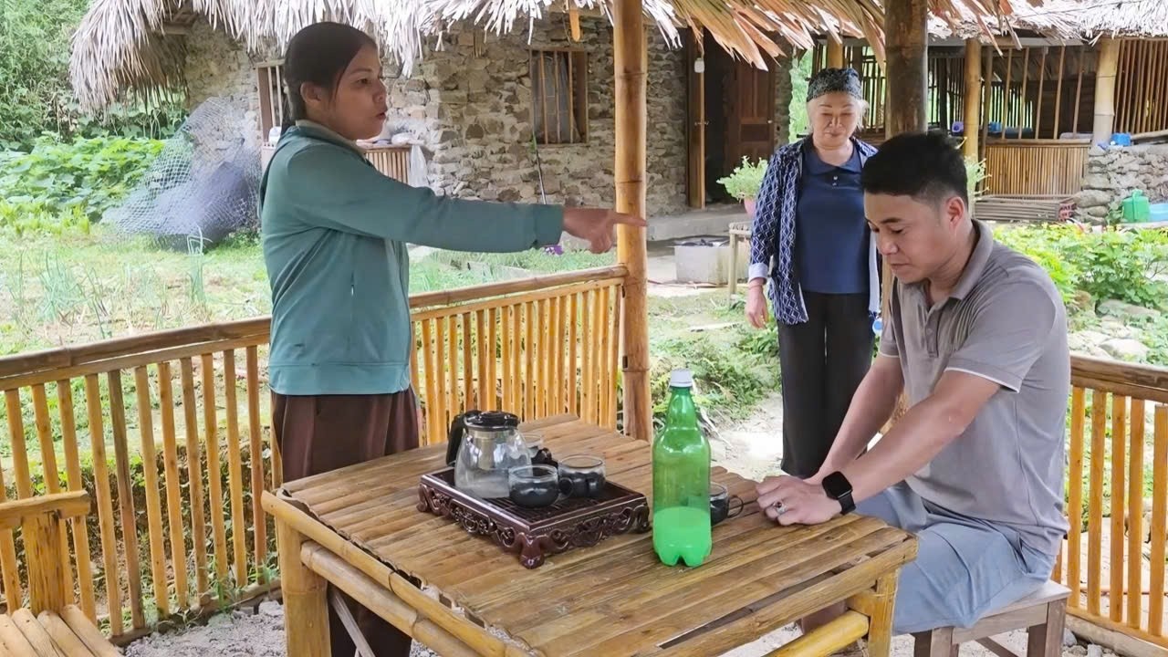 Nam's grandmother overheard the story and defended him, which angered Hang's mother.