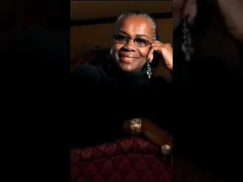 History Of Women In Music : Story of..."Fast Car" #tracychapman #singersongwriter #acousticguitar