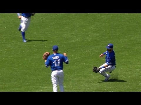 BAL@TOR: Bautista runs down short fly ball in right