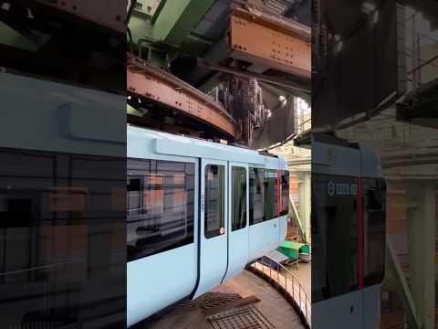 Suspension train turns around | Wuppertal Schwebebahn 🇩🇪