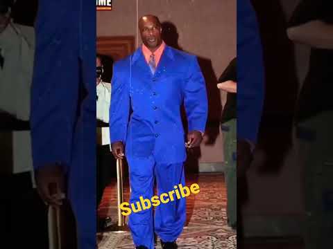 Bodybuilder in suits #shorts #gym #bodybuilder #fitness #athletes #chest #workout #gymcrush