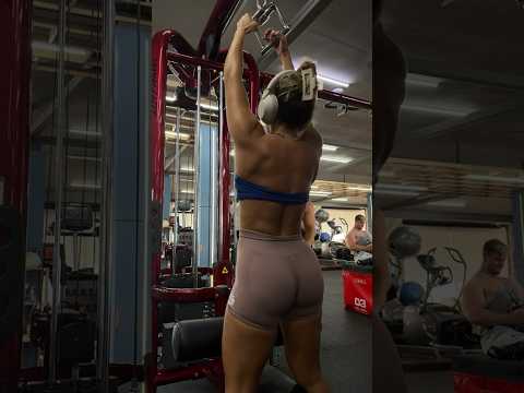 Winter arc is here #womensfitness #girlswholift #bodybuilding #womensworkout #backday #grindtime