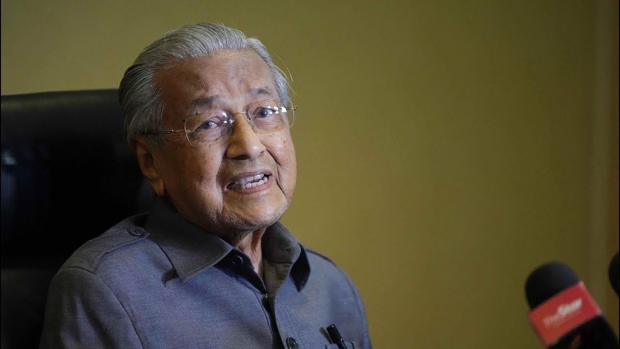 As his son faces a graft probe, a Malaysian ex-PM says the government wants to prosecute its rivals