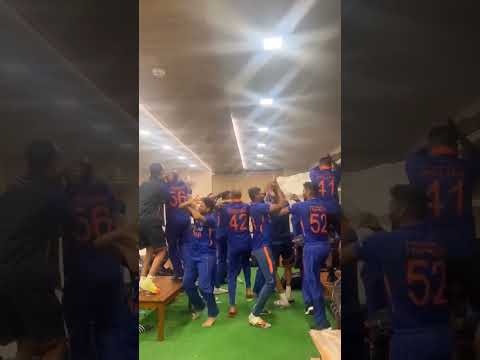TEAM INDIA FUNNY VICTORY DANCE 😂| SHIKHAR DHAWAN, KULDEEP AND SIRAJ DANCE 😂