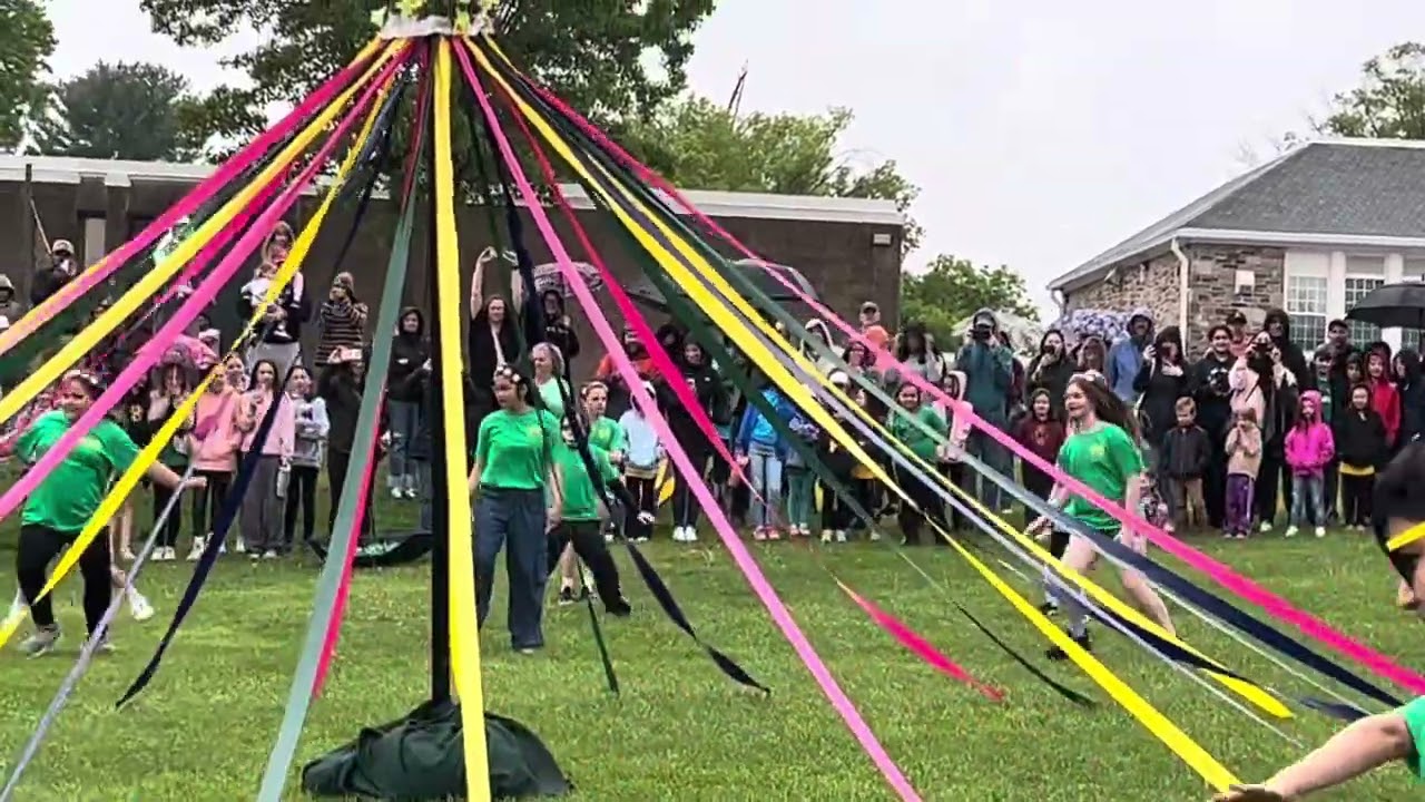 Maypole dance at 5th District elementary school