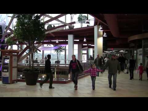 Canada Loves Holiday Shopping at Destiny USA