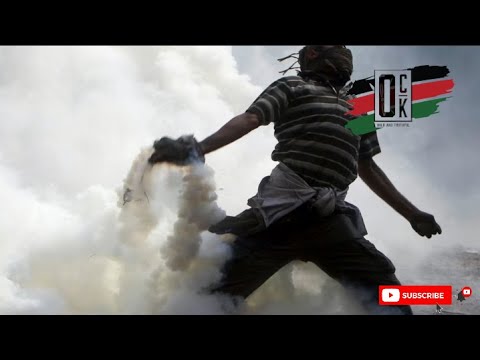 🔥SMOKY NAIROBI! P0lice f0rced to run away as protestors return teargas lobbed at them!!
