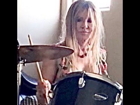πΊπΈ Nan Lander π Birthday π₯ plays drums with Levi's The Black Hole Band, Conner vocals,Leo bass