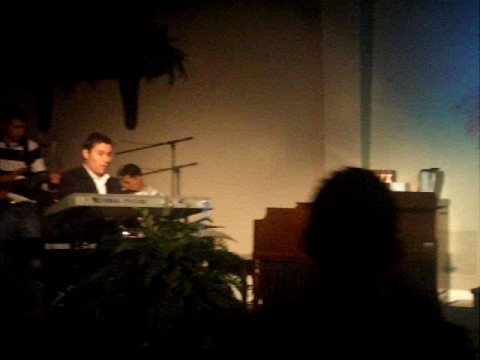 Joseph singing Praise and Worship in Spanish