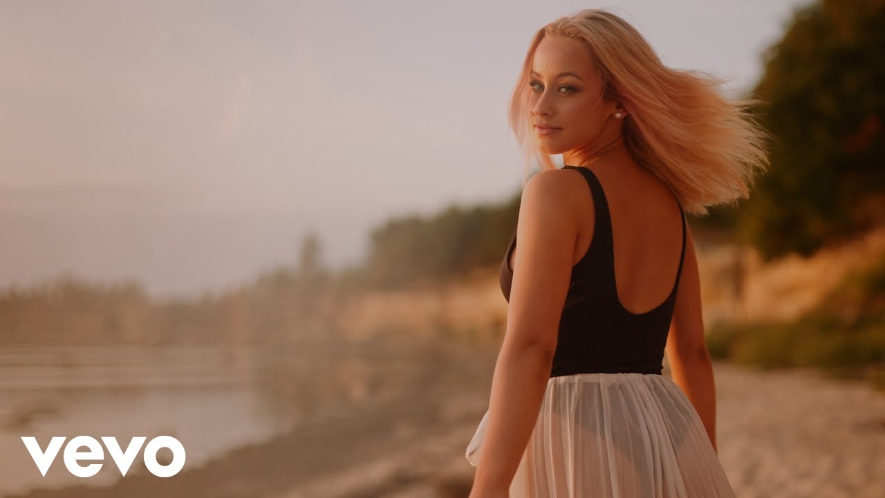 Sinisilmne by Merilin Mälk from Estonia | Popnable