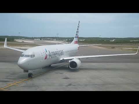 American Airlines 737-800 arriving at Providenciales Turks and Caicos PLS