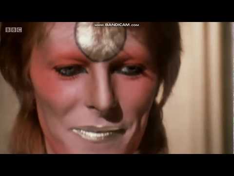 Bowie 'Aladdin Sane' New Photo by Brian Duffy in V&A