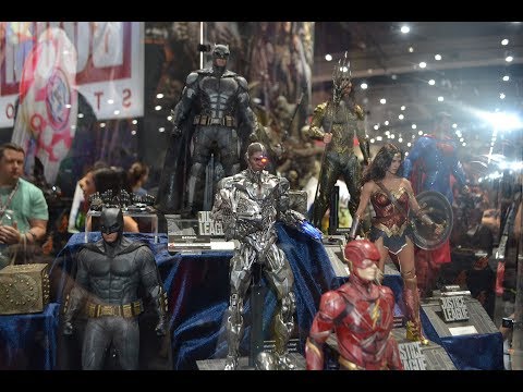 SDCC 2017 HOT TOYS JUSTICE LEAGUE MOVIE FIGURES Sideshow Collectibles! Flash Cyborg Aquaman Batman