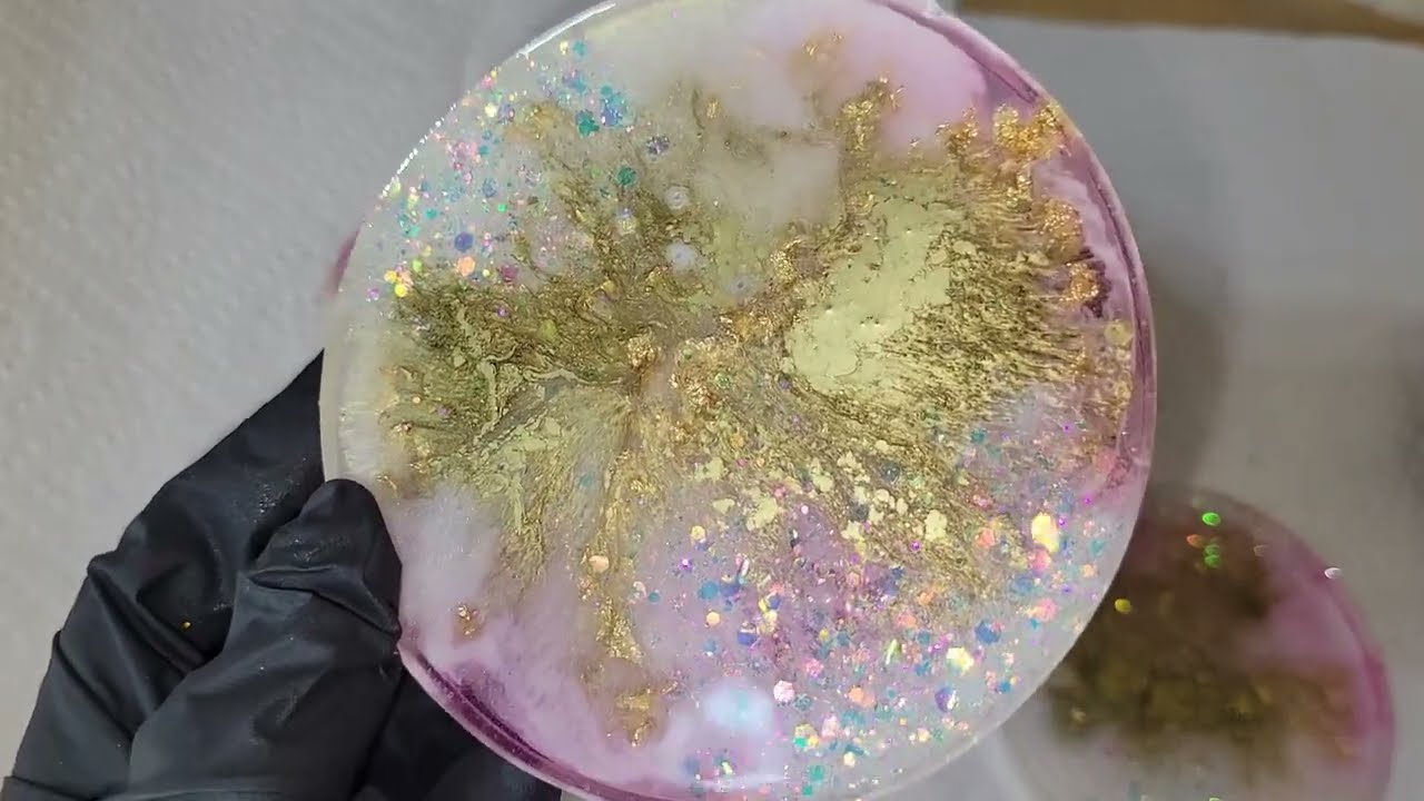 Beautiful gold leaf resin coasters / Creating depth in resin in only 1 pour / Resin coaster set DIY