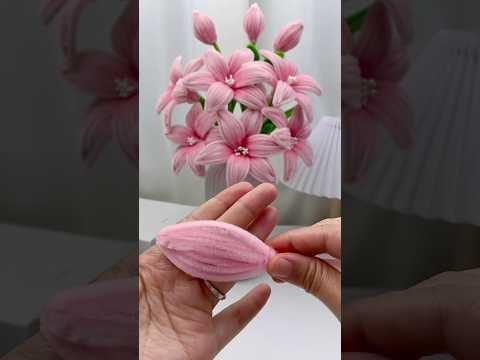 Handmade diy pipe cleaner lily flowers #diy #gift #diyflower #diycrafts #flowercraft #flower #craft