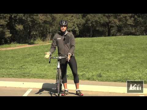How to Use Bike Hand Signals - The Basics for Safer Communication When ...