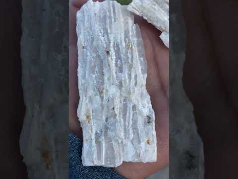 Melted translucent lines of White potash Feldspar rock - PVR Mines ...