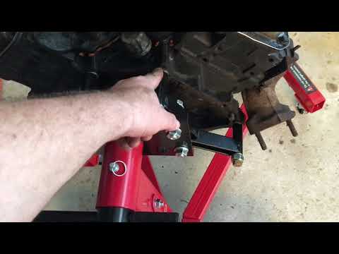 Mounting a engine to a engine stand 351 Cleveland 8