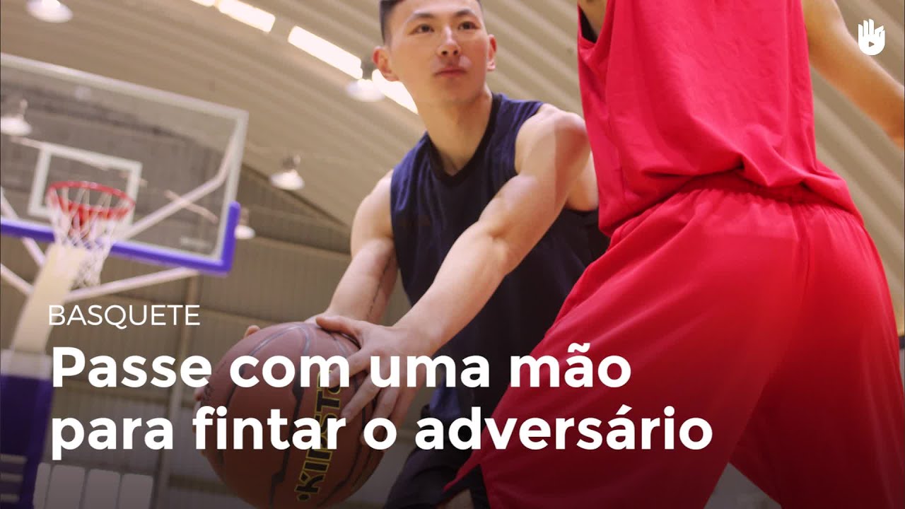 Passe com uma mão para fintar o adversário - Basquete | Sikana