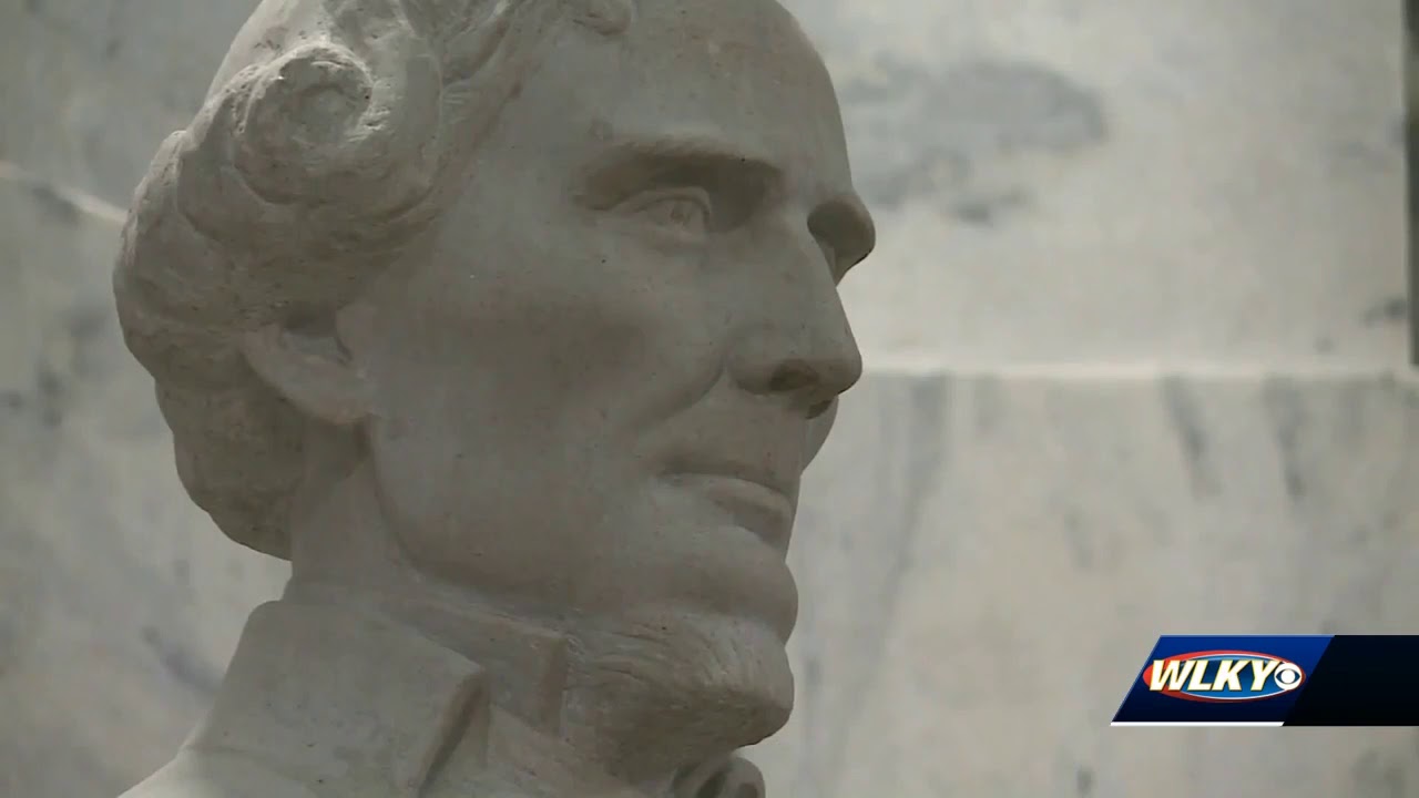 Plaque describing Jefferson Davis as a 'hero' removed from monument