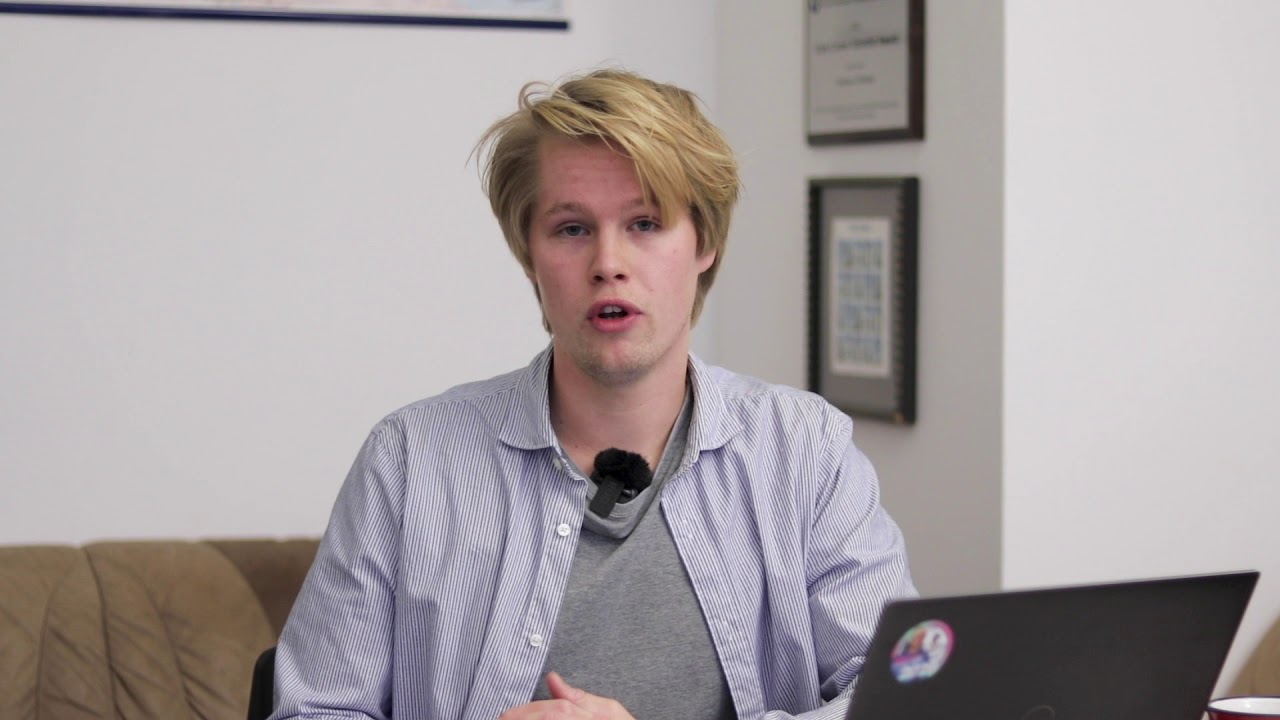 Bayesian Elastic Full-Waveform Inversion using Hamiltonian Monte Carlo