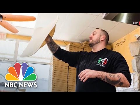 How This Tech Company Is Helping Mom-And-Pop Pizzerias | NBC News NOW