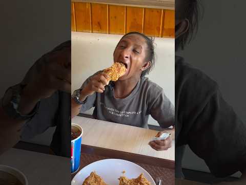 #masterlee enjoy eating Crispy Fried chicken 🍗 at #kfc |#viralvideo #satisfying #fypシ゚