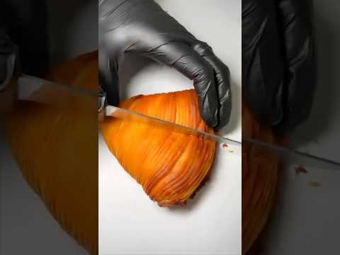 We try the AMAZING SFOGLIATELLA