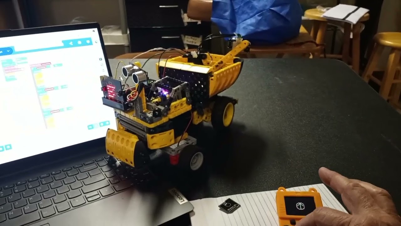 VEX- MakeCode Arcade Remote Control ! Meowbit as a Controller.