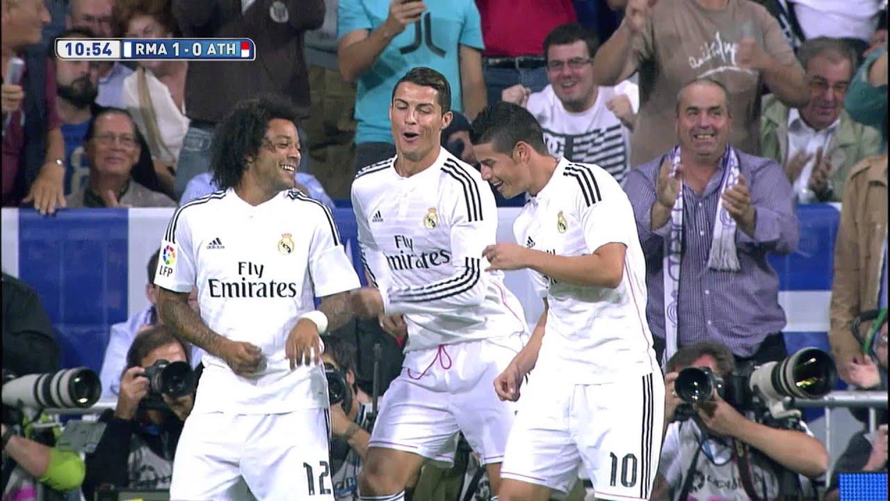 Cristiano Ronaldo bailando tras el gol, con Marcelo y James