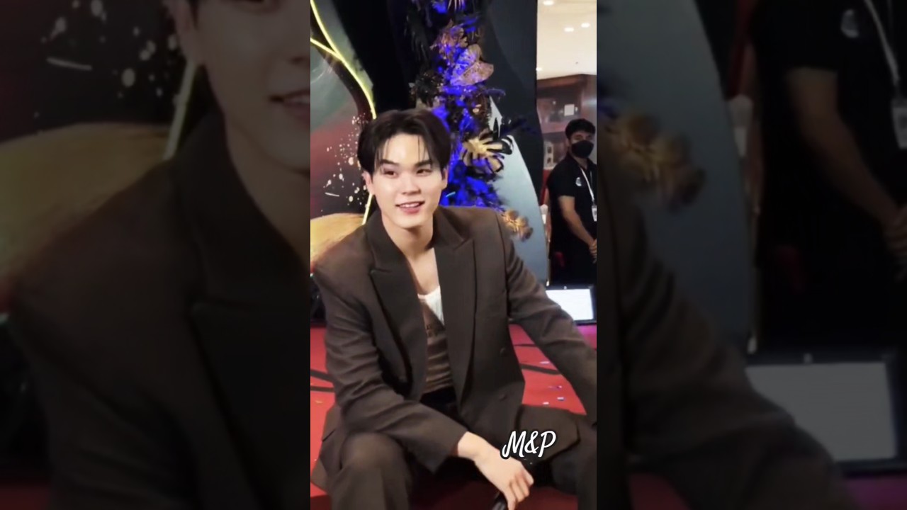 😘🤏 SO Cute Handsome guy is floating here, oops!!! He's walking here!!!BEAUTY BUILDING PING BY😍