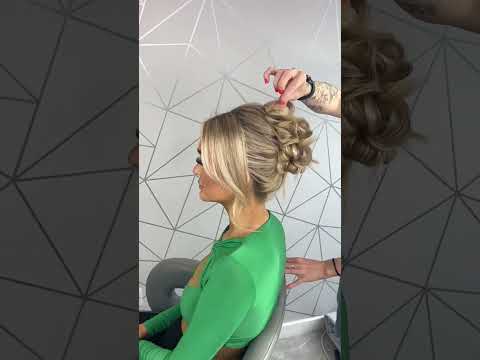 Easy style for short hair!💚 #shorts #hairstyle #shorthair #shorthairstyles