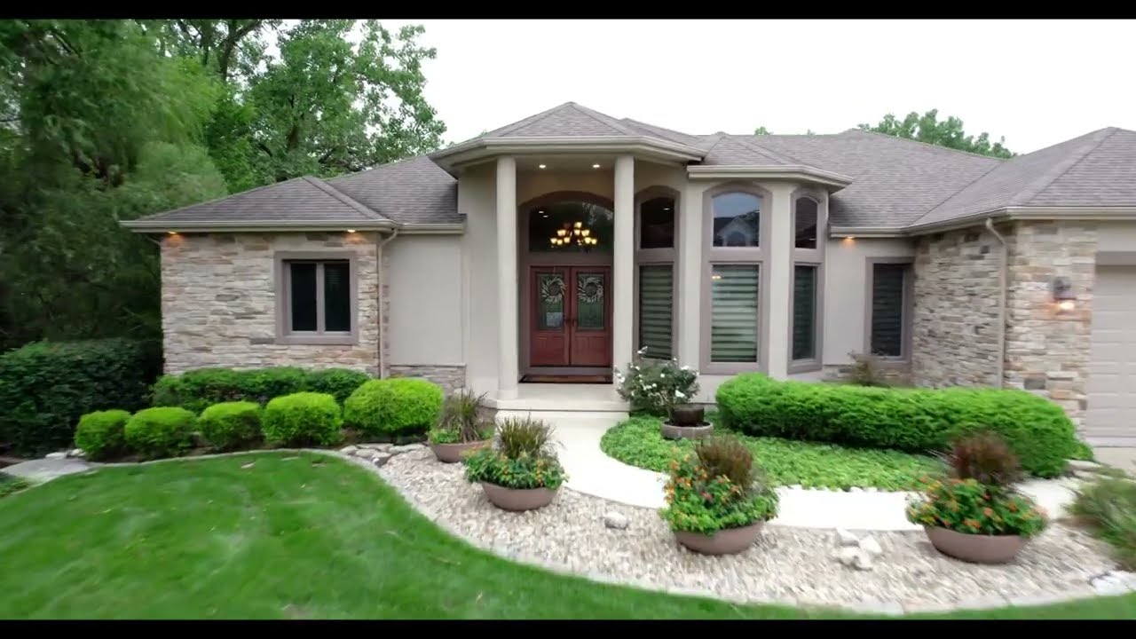 NEW LISTING! 15 Southbrooke Pl in Mt. Zion, IL