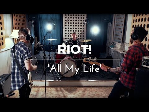 RIOT! Sussex based Rock and Pop Cover Band to Hire