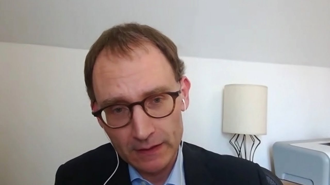 Prof Neil Ferguson: UK would have halved coronavirus death toll by ...