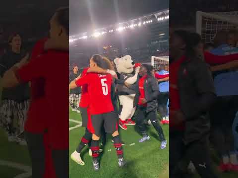 Rennes players celebrate with the fans #rennes #ligue1 #ligueeuropa