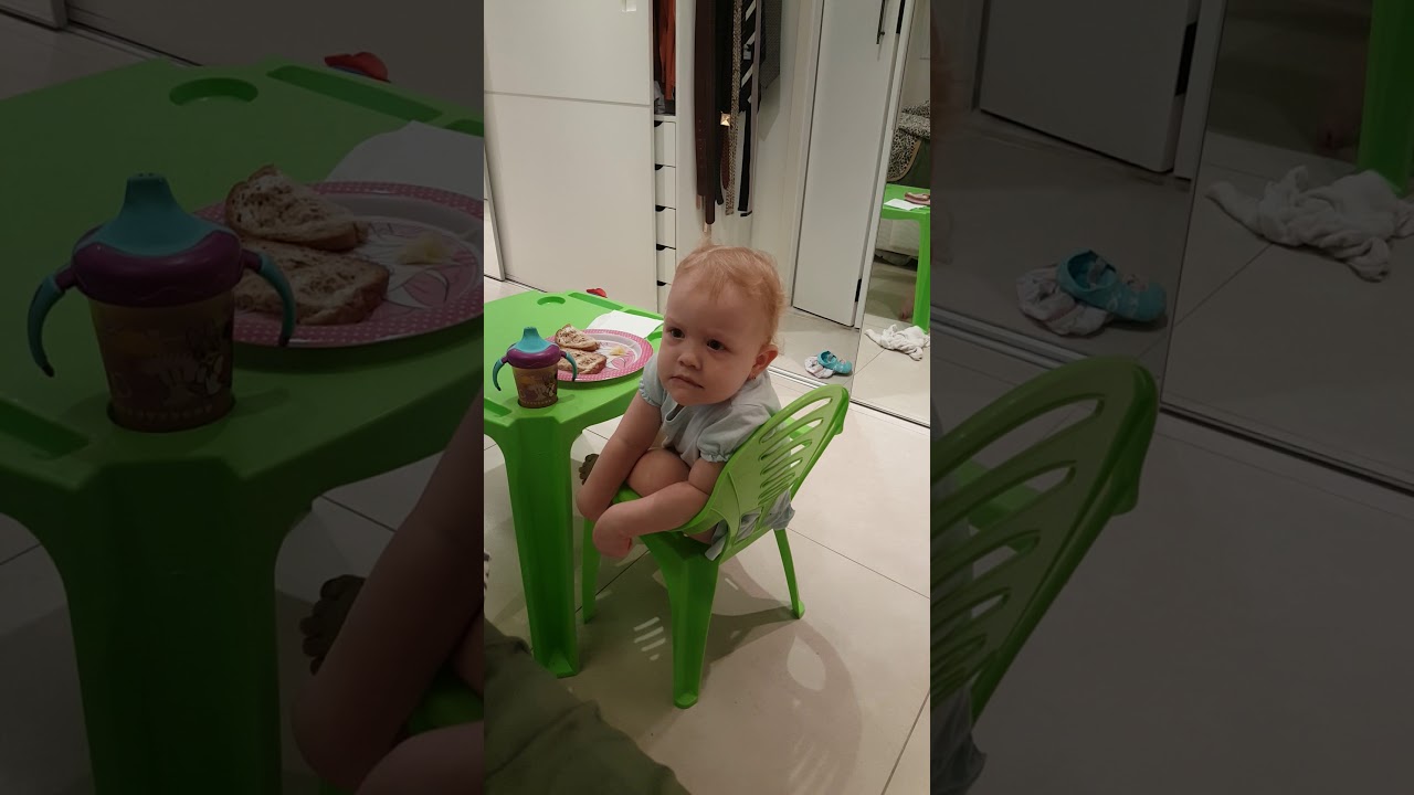 Raissa Stoll xixi no piniquinho. 07/01/2017