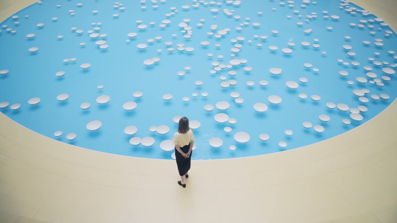 L'installation de Céleste Boursier-Mougenot « clinamen » à la Bourse de Commerce