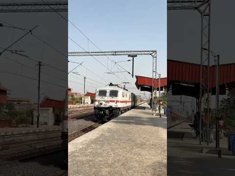 Factory Fresh Painted Wap-7 Engine Leads South Bihar Exp Cross Mor Station #shorts #viral