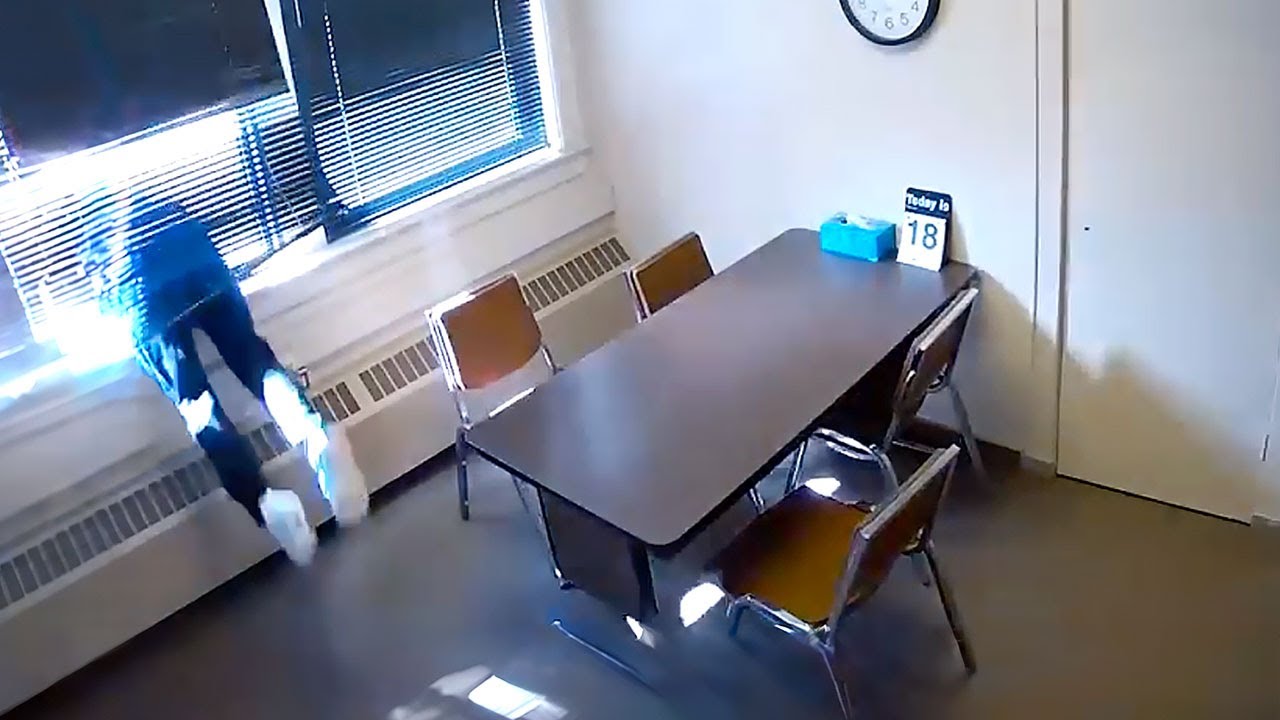 Moments When Suspects Escaped Police Custody - Caught on Camera